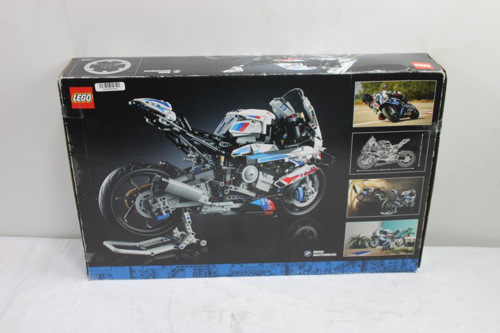 LEGO M 1000 RR BMW Motorrad Technic | Property Room