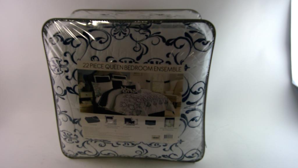 Leonelli Queen Size Bedroom Ensemble | Property Room