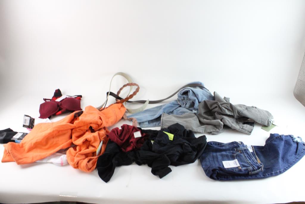 Levi's, Goodfellow & More Clothing Lot, 10+ Pieces | Property Room