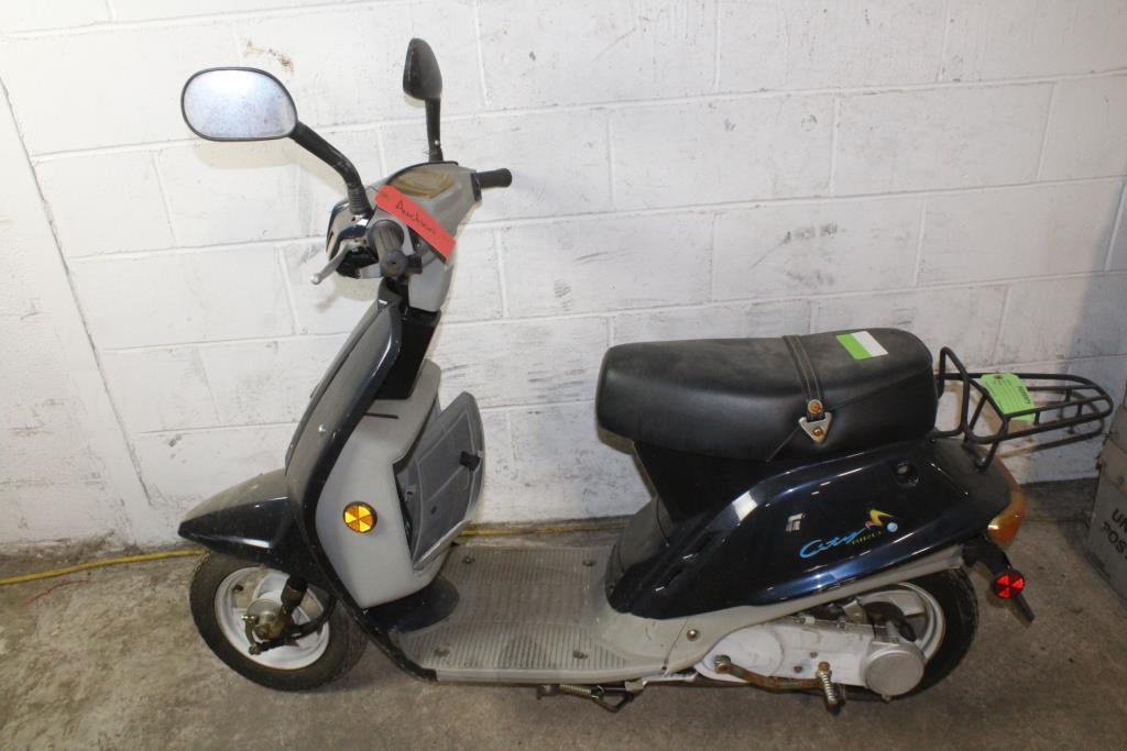 Longjia 1952 Roadster Electric Scooter | Property Room