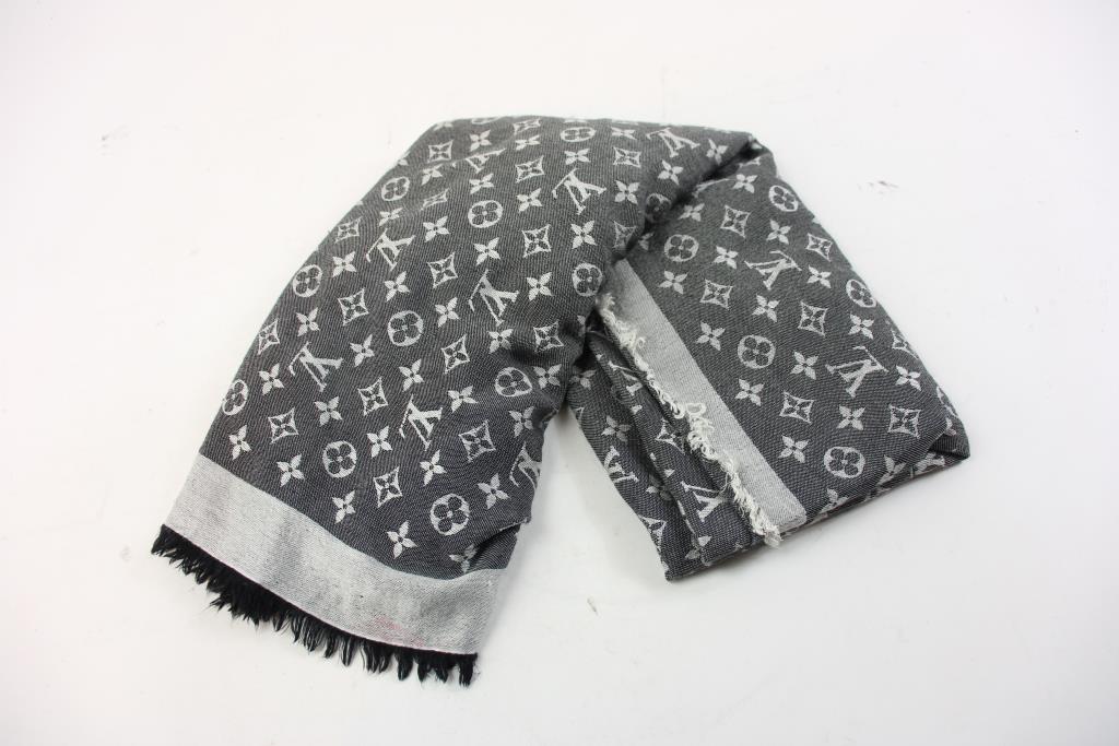 Louis Vuitton Scarf | Property Room