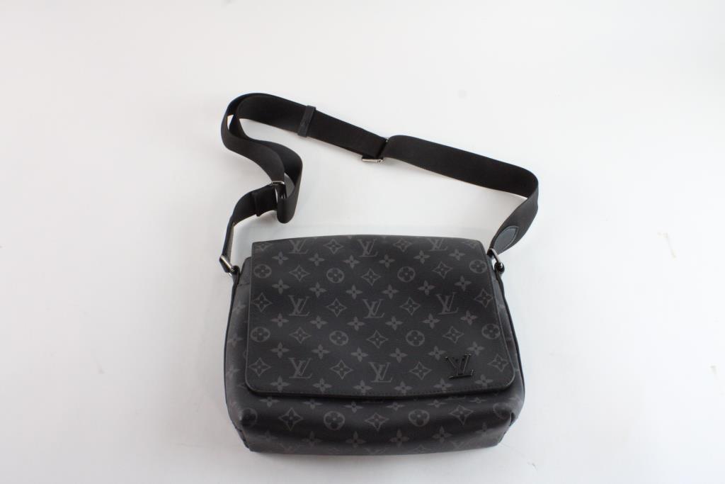 Louis Vuitton Shoulder Bag - Doublechecked By Entrupy | Property Room