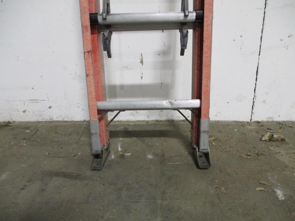 Louisville Extension 28ft Ladder | Property Room