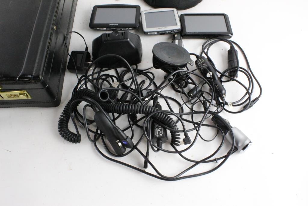 Lucas Briefcase With GPSes, 5 Pieces | Property Room