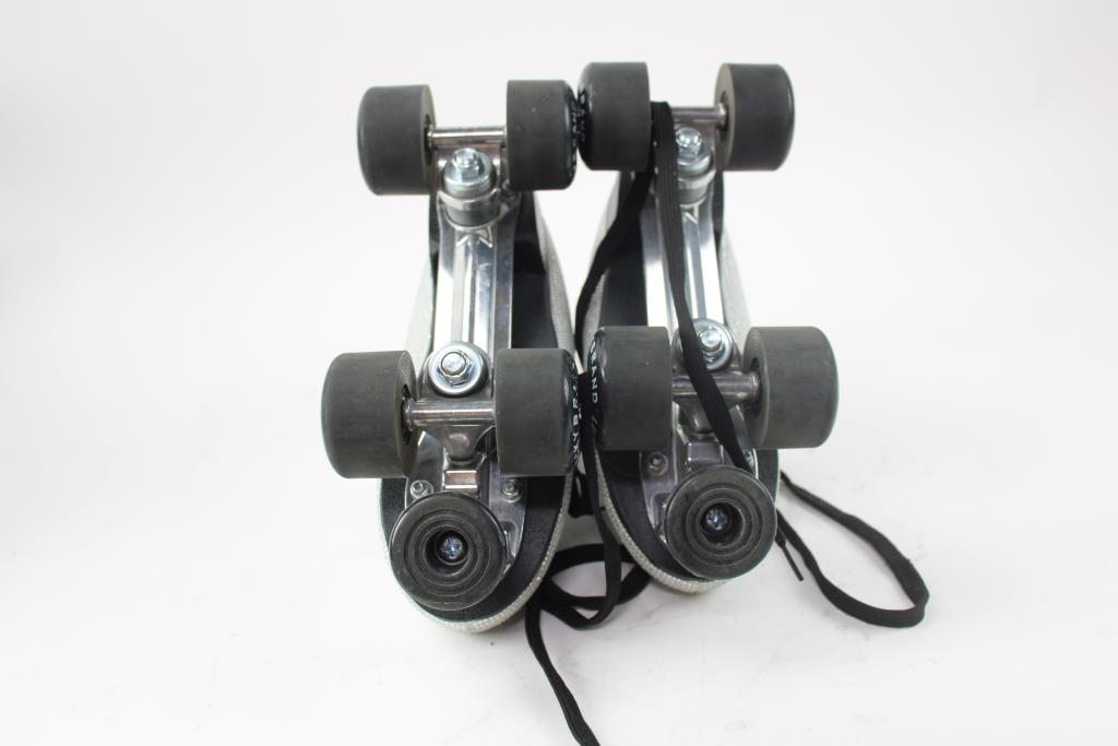 Lucky Brand Archie-15 Lace-Up Roller Skates | Property Room