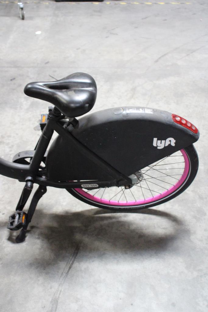 Lyft Single Speed Road Bike | Property Room