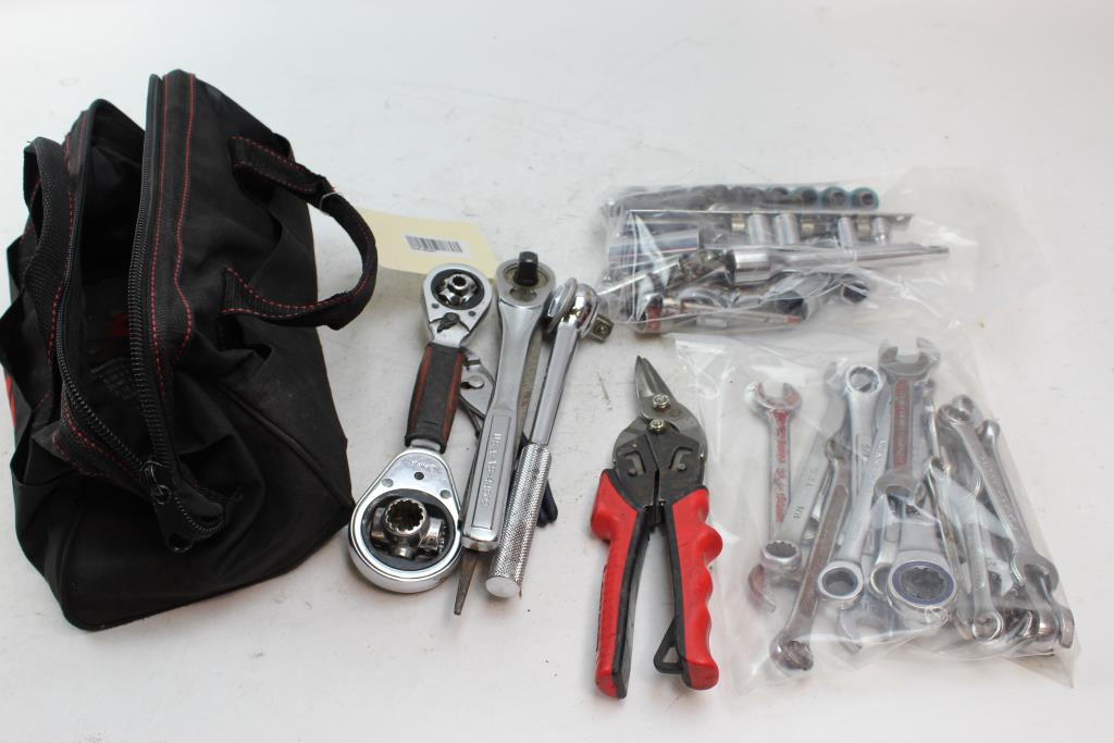 Mac Tools Tool Bag With Wrenches, Ratchet Handles And More, 15+ Pieces ...
