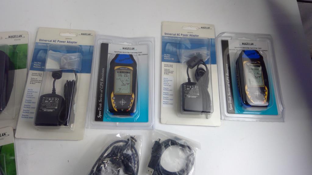 Magellan Carrying Case And Universal AC Power Adapter, 5+ Pieces ...