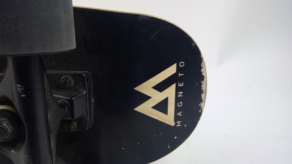 Magneto Complete Cruiser Skateboard | Property Room