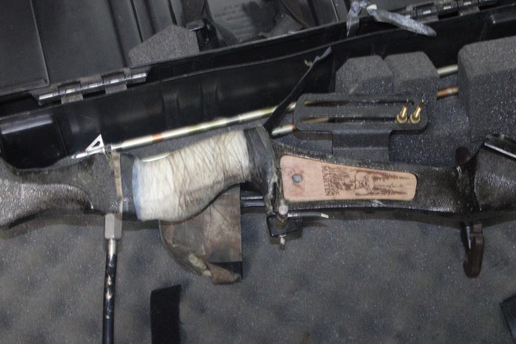 Martin Archery Lynx Magnum Compound Bow With 2 Arrows And A Case ...