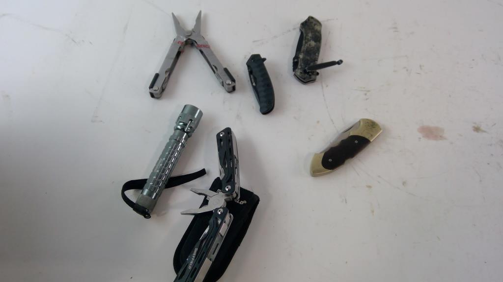 Master USA Knife And Other Knives, 3+ Pieces | Property Room