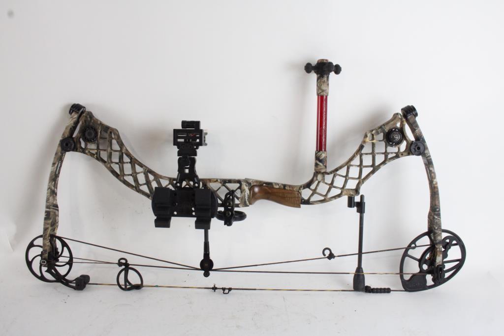 Matthews Solocam Heli Compound Bow | Property Room