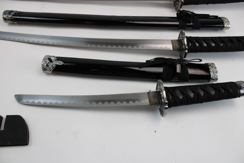 Maxam 3 Piece Sword Set W/stand | Property Room