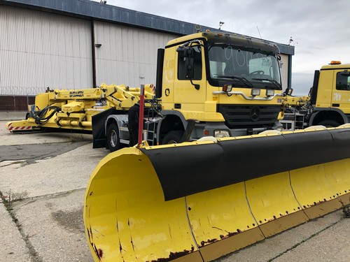 Mercedes-Benz Actros 2041 AS (#90487) & Overaasen Trailer Runway ...