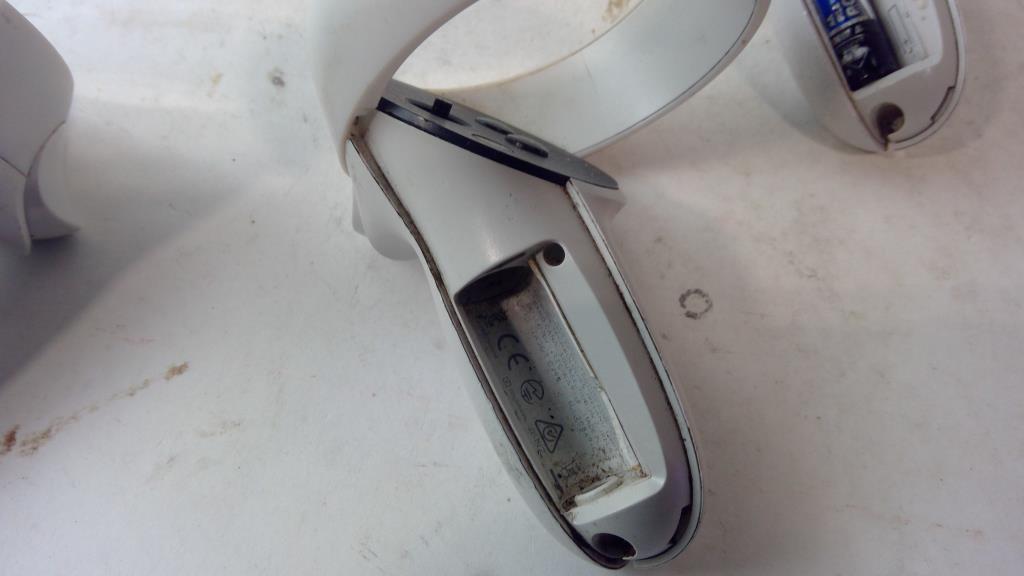 Meta Virtual Reality Set, SOLD FOR PARTS | Property Room