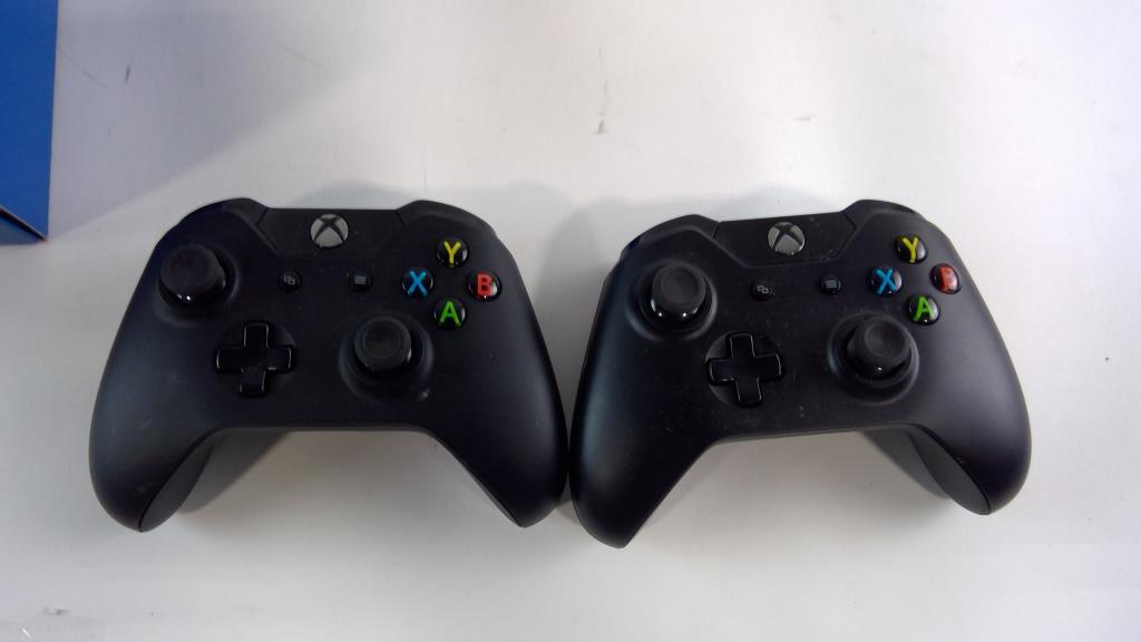 Microsoft XBOX One Controllers, 2 Pieces | Property Room