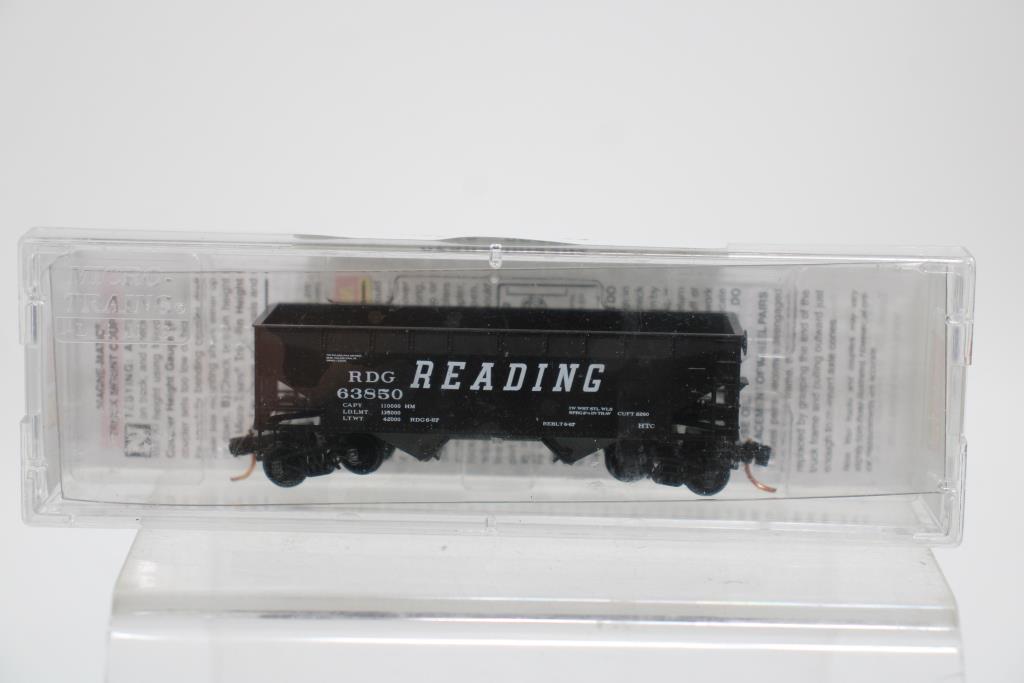 Micro-Trains Line 33' Twin Bay Hopper Offset Sides Reading | Property Room