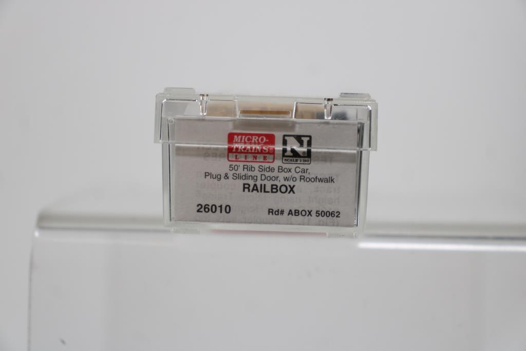 Micro-Trains Line 50' Rib Side Box Car Plug & Sliding Door Railbox | Property Room