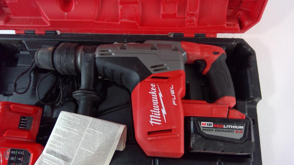 Milwaukee 1-9/16'' Max Rotary Hammer Kit | Property Room