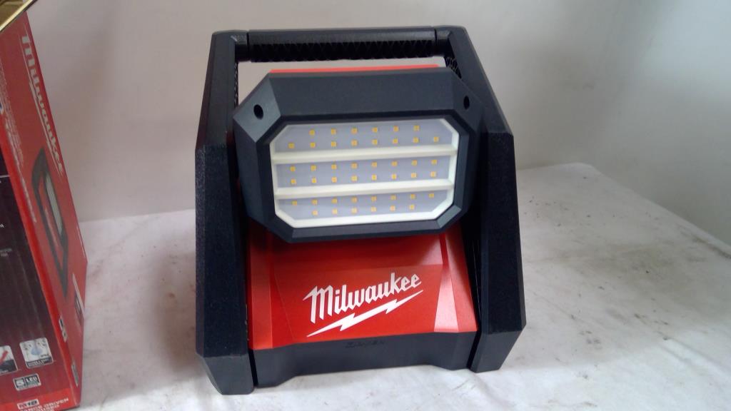 Milwaukee Dual Power Flood Light, 2366-20 | Property Room