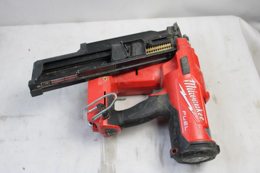 Milwaukee Fuel 21 Degree Fraiming Nailer | Property Room