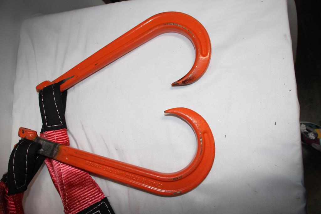 Miolle And Badlands Tow Straps And Hooks In Milwaukee Bag | Property Room