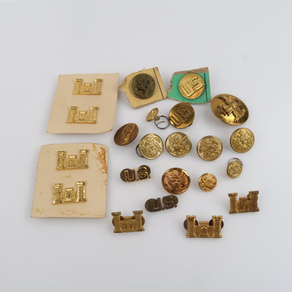 Miscellaneous Pins And Buttons, 17+ Pieces | Property Room