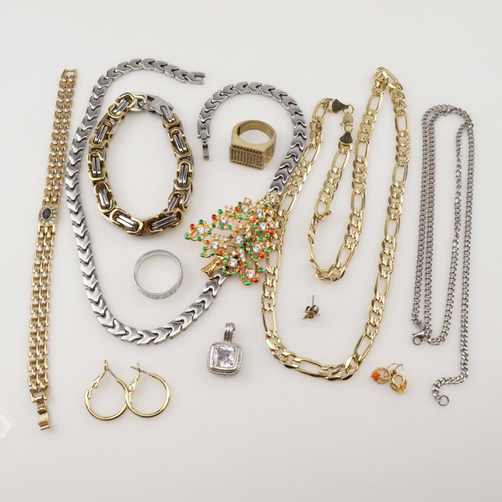 Mixed Jewelry, 10+ Pieces | Property Room