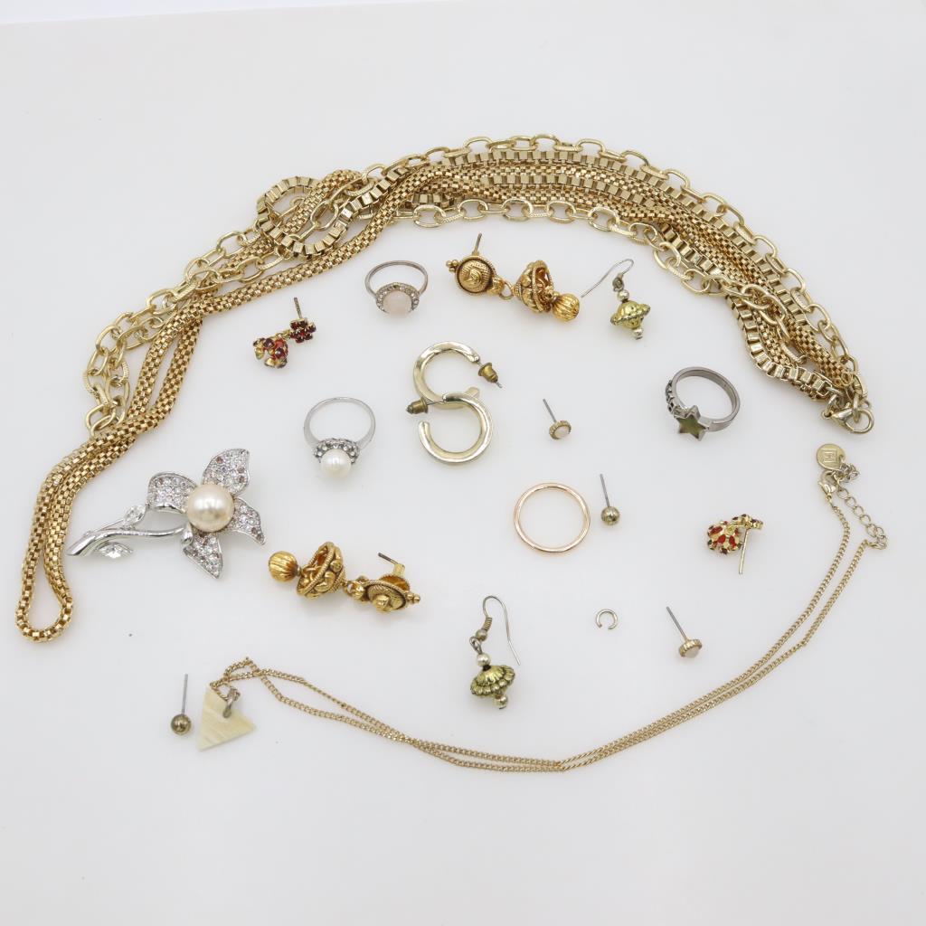 Mixed Jewelry, 11+ Pieces | Property Room