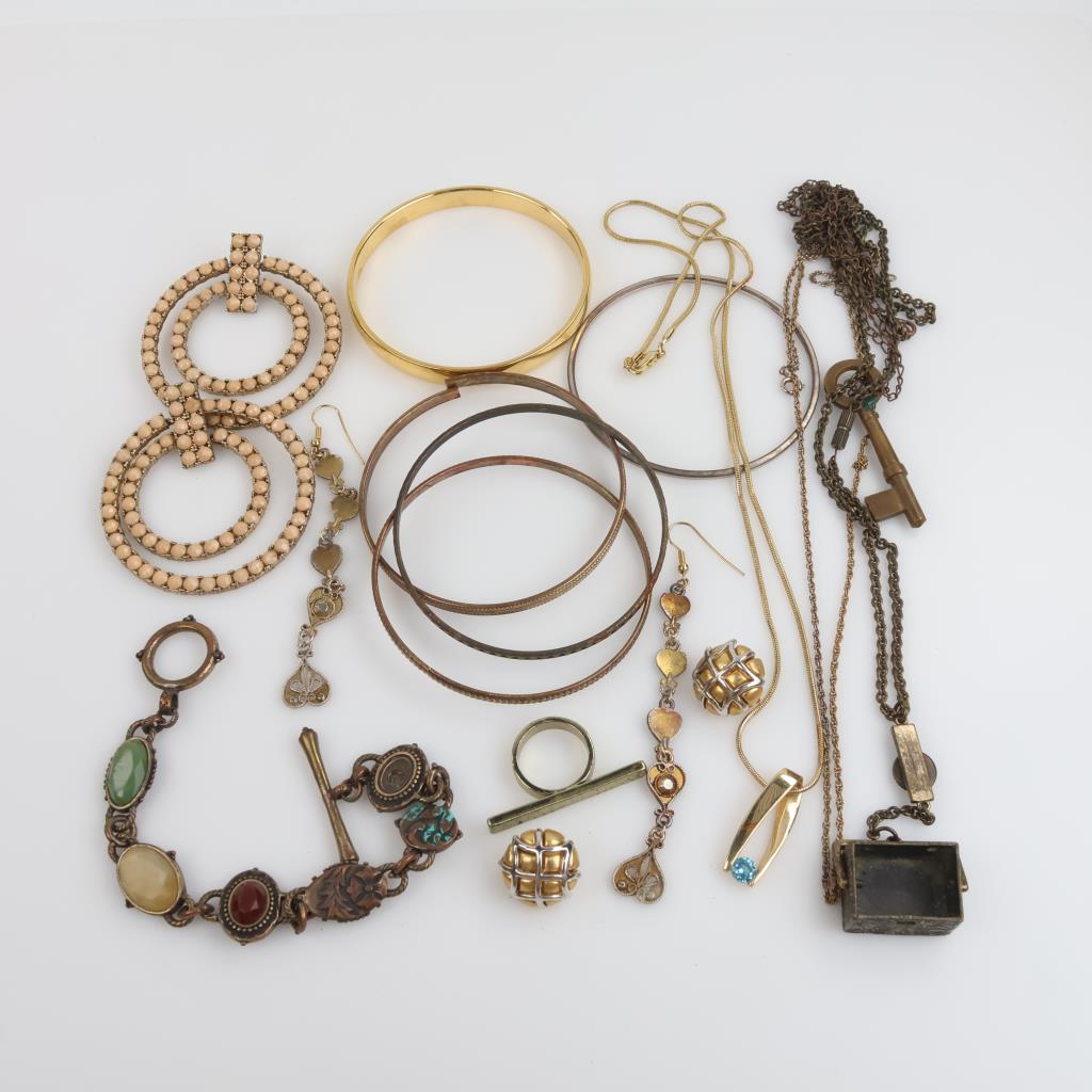Mixed Jewelry, 13 Pieces | Property Room