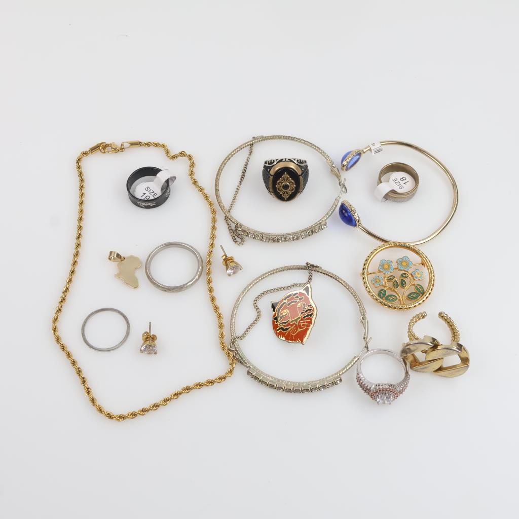 Mixed Jewelry, 14 Pieces | Property Room