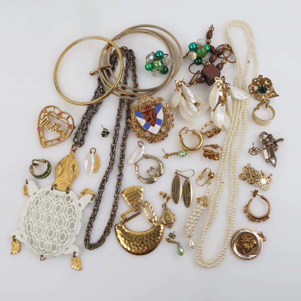 Mixed Jewelry, 17+ Pieces | Property Room