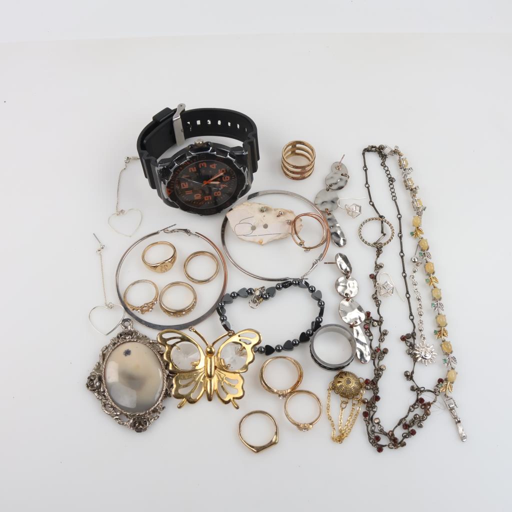 Mixed Jewelry, 17+ Pieces | Property Room