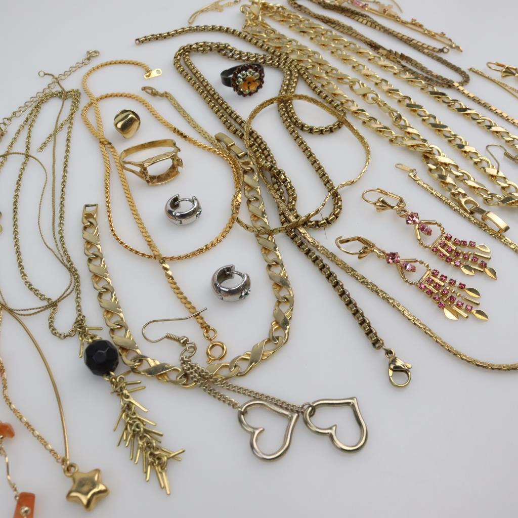Mixed Jewelry, 17+ Pieces | Property Room