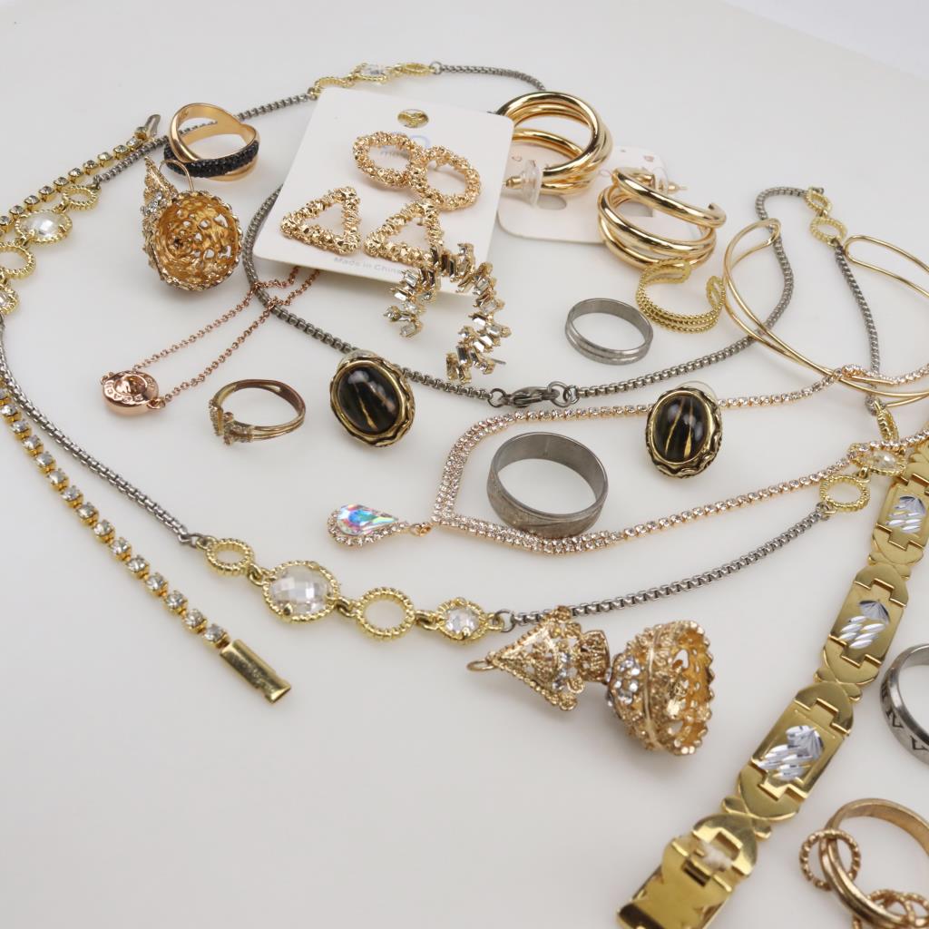 Mixed Jewelry, 17+ Pieces | Property Room