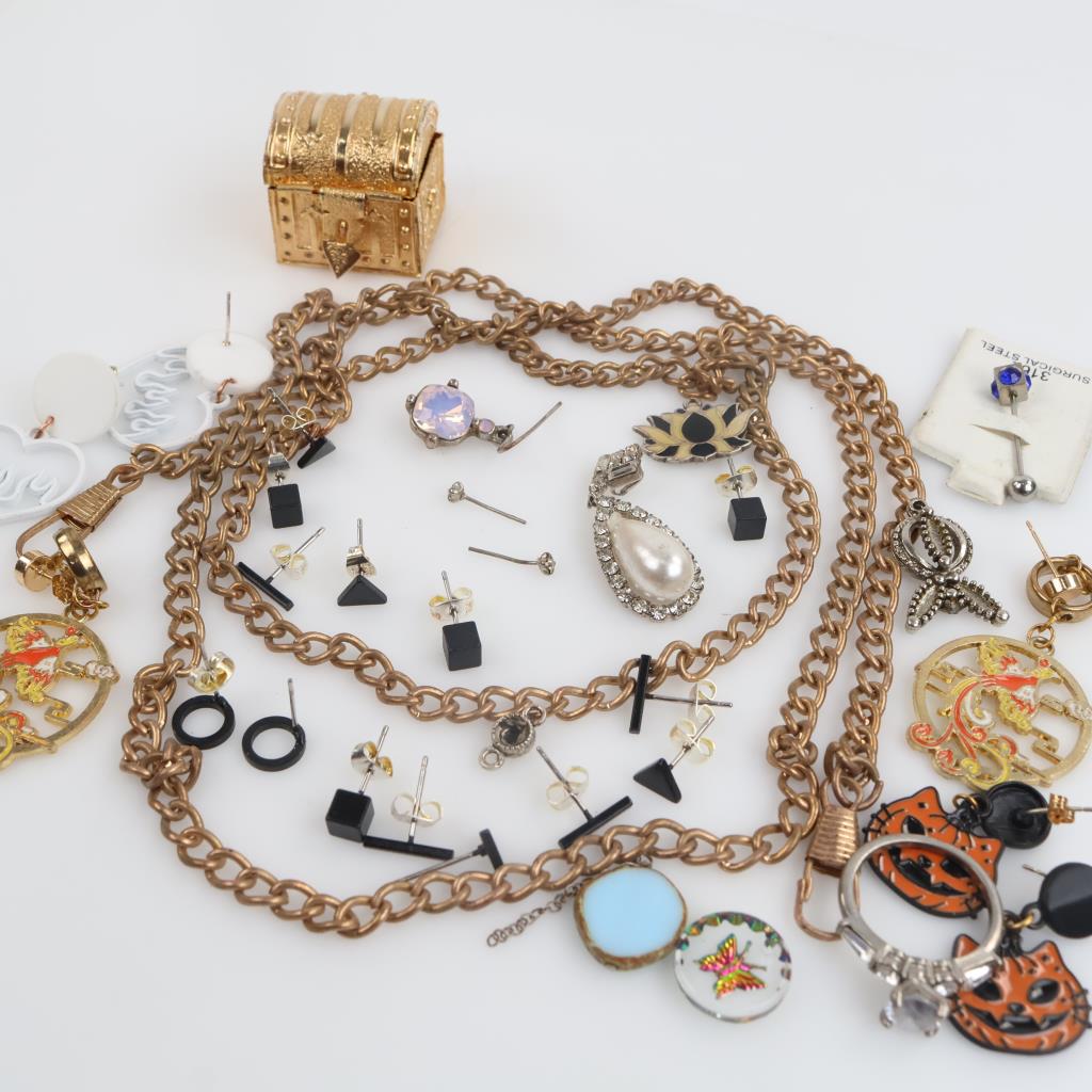 Mixed Jewelry, 17+ Pieces | Property Room