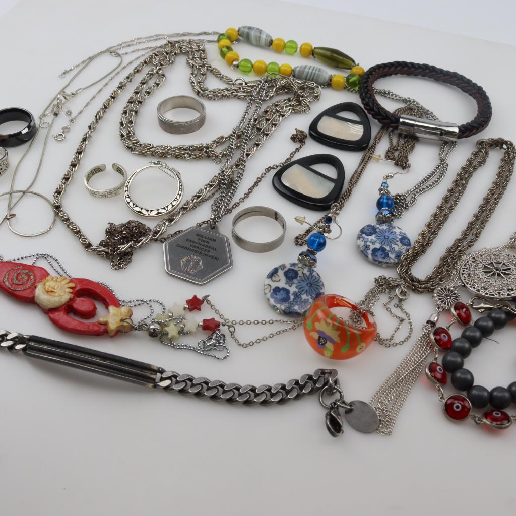 Mixed Jewelry, 17+ Pieces | Property Room