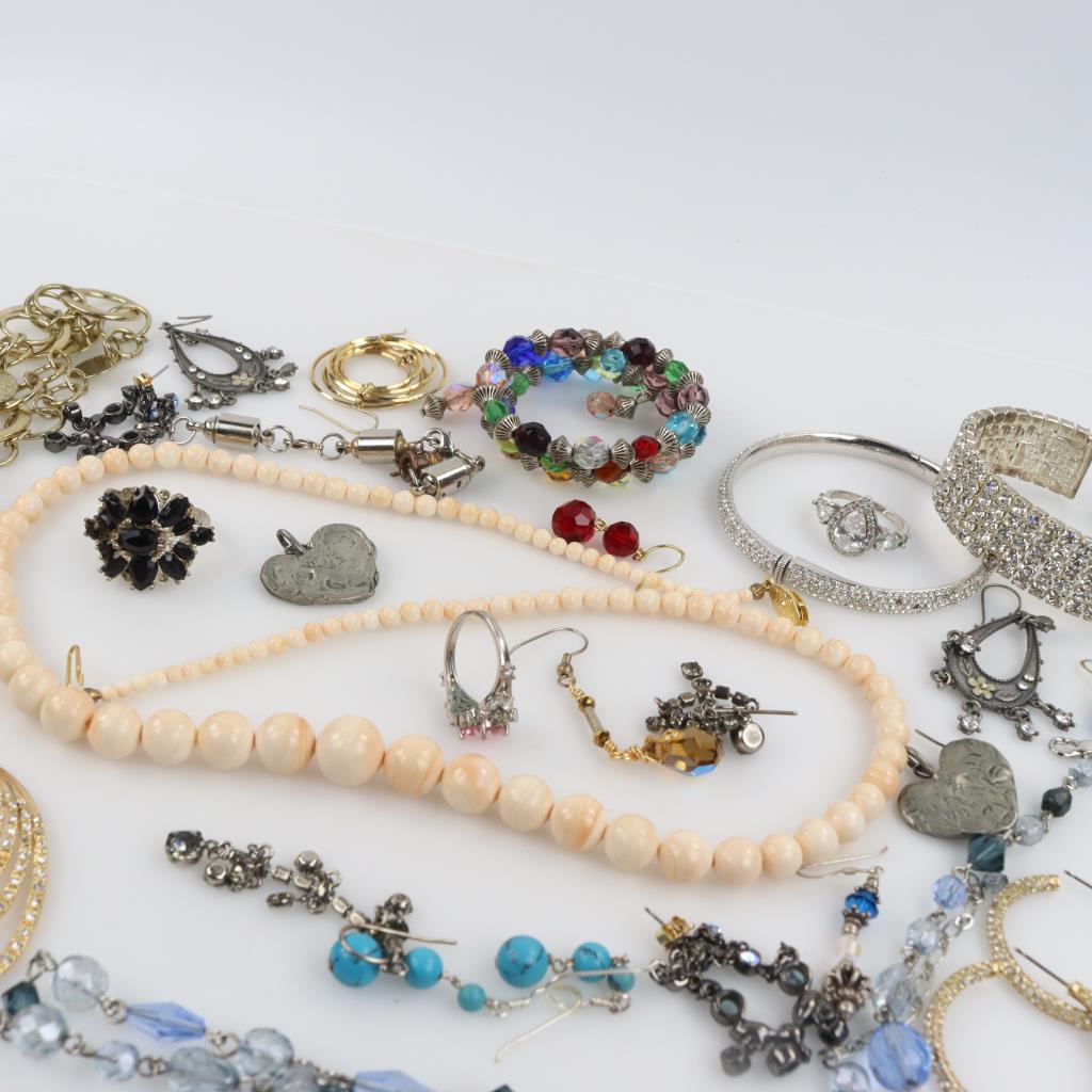 Mixed Jewelry, 17+ Pieces | Property Room