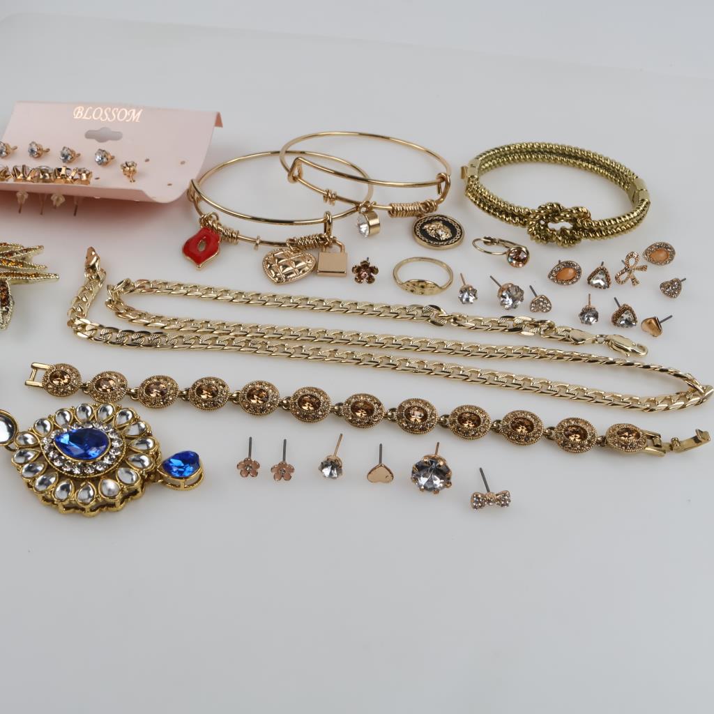 Mixed Jewelry, 17+ Pieces | Property Room