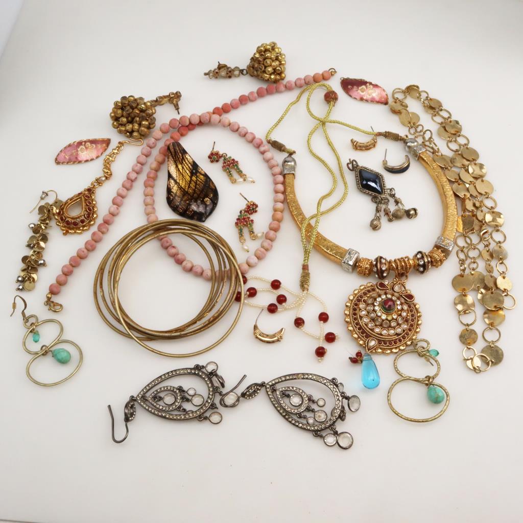 Mixed Jewelry, 19+ Pieces | Property Room
