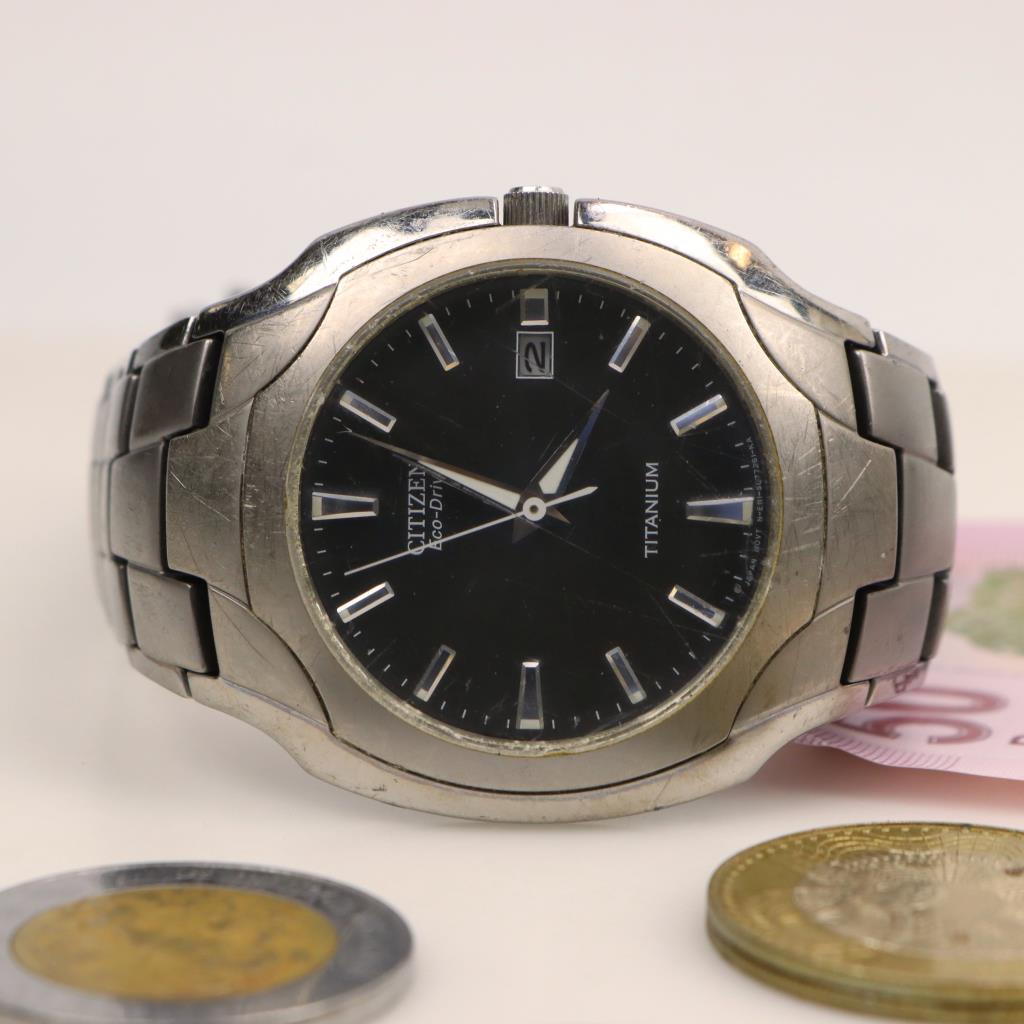 Mixed Jewelry And Watch With Foreign Currency, 8 Pieces | Property Room