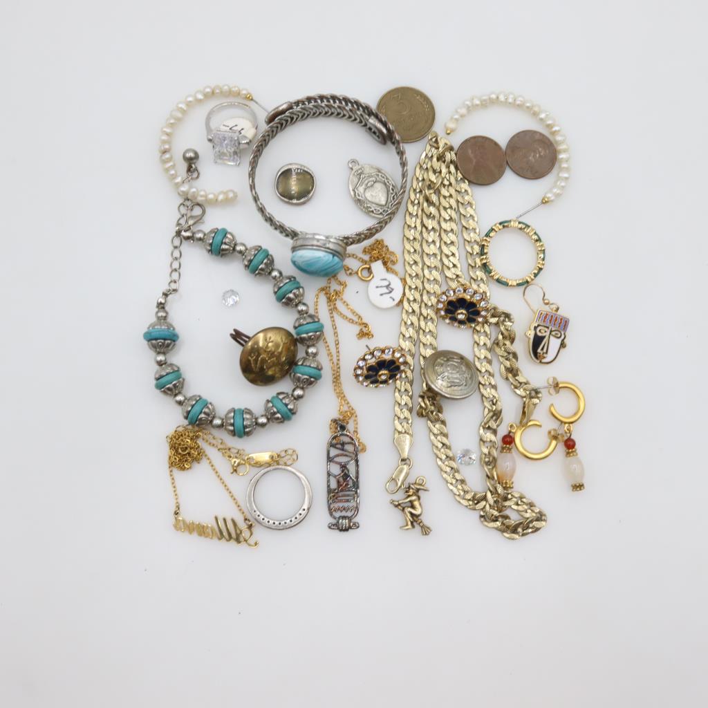 Mixed Jewelry With US And Foreign Currency, 15+ Pieces | Property Room