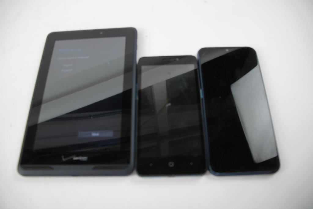 Motorola And More Tablet & Cell Phone Lot, 3 Pieces, Sold For Parts ...