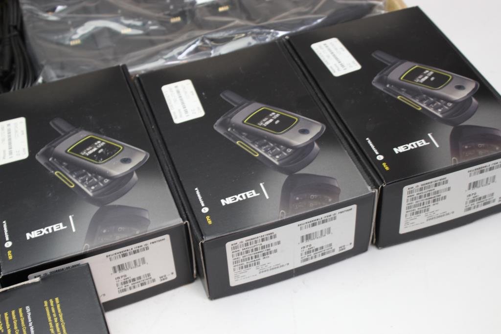 Motorola Nextel Cell Phone Lot With Battery Charge , 11 Pieces, Sold ...