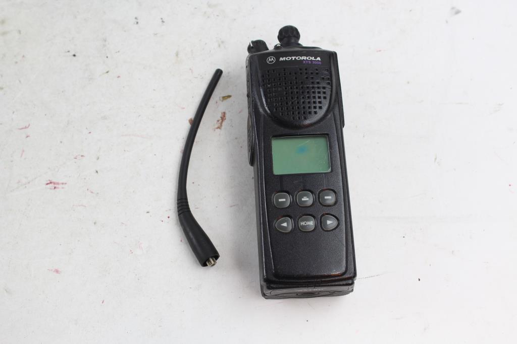 Motorola Xts 3000 HandHeld Radio Receiver | Property Room