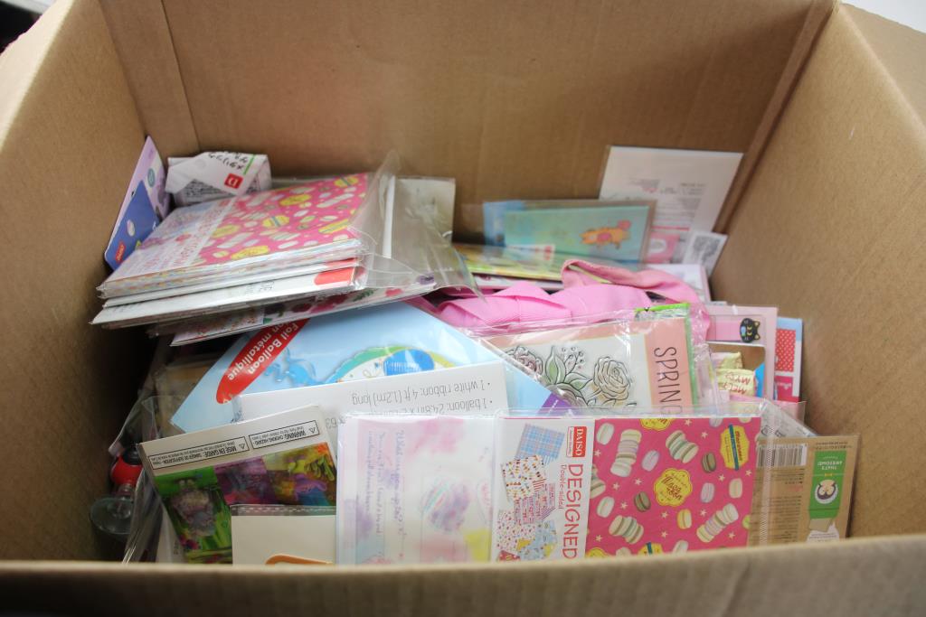 Mylar Balloons, Notepads, Pens And More 20+ Pieces | Property Room