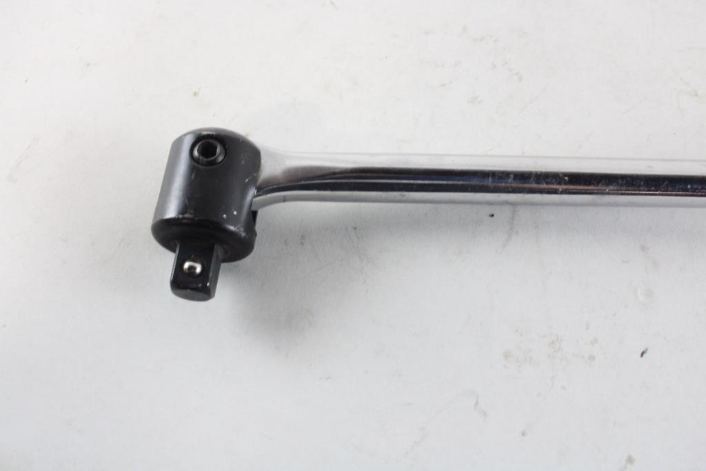 Neiko Breaker Bar | Property Room