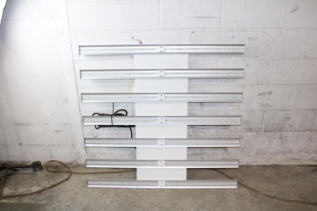 Neopar Illumitex LED Grow Light | Property Room