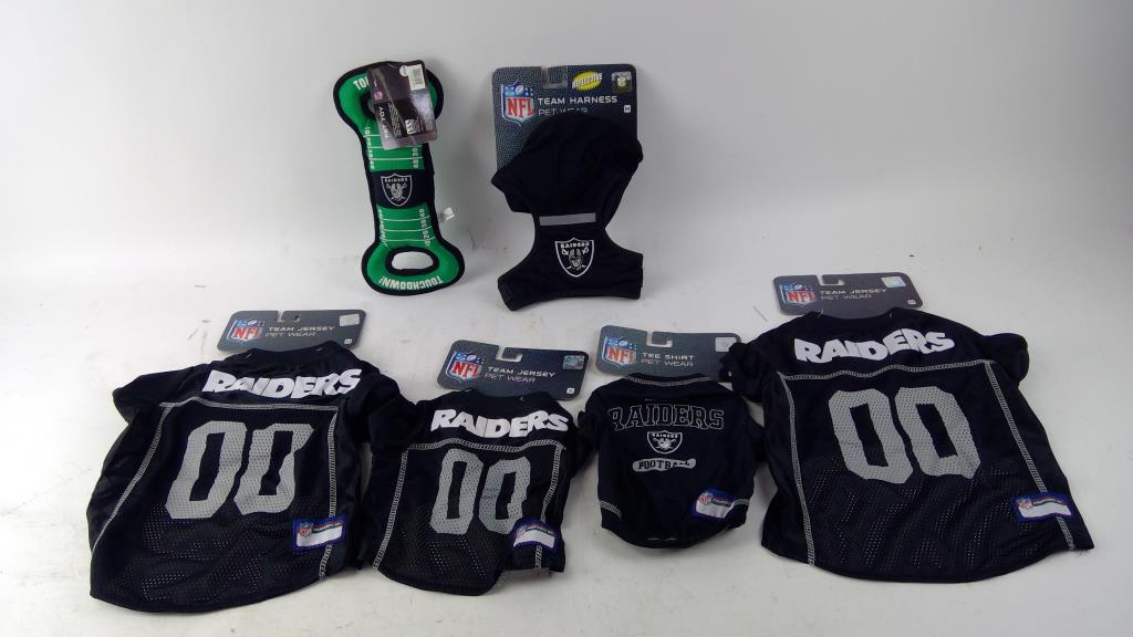 NFL Pet Apparel And Pet Toy, 7+ Pieces | Property Room