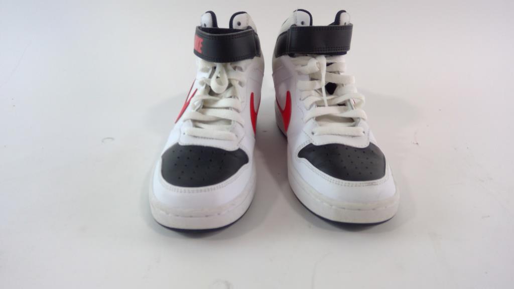 Nike Boys Shoes, Size 5y | Property Room